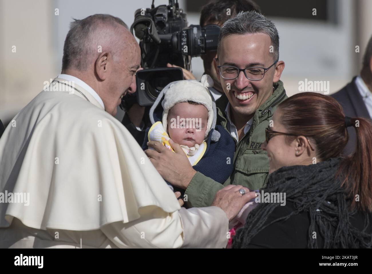Pope Francis greets family at the end of his general weekly audience in ...