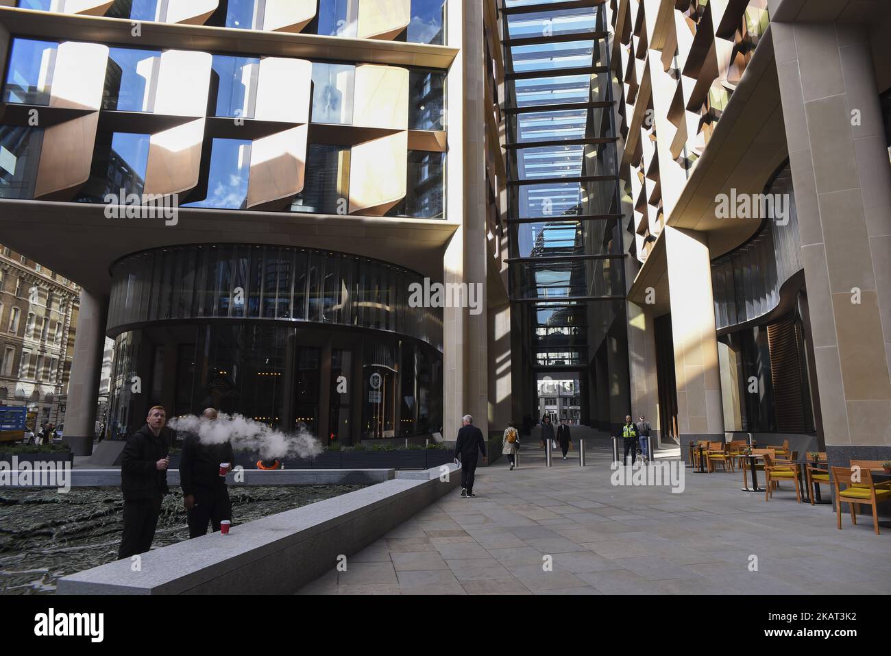 Arcade 1981 hi-res stock photography and images - Alamy