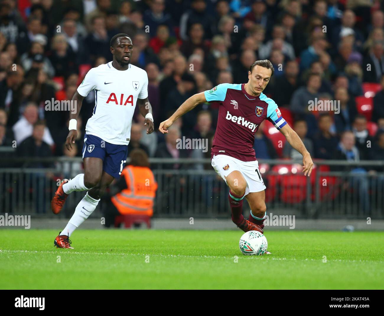 Mark noble west ham wembley hi-res stock photography and images - Alamy