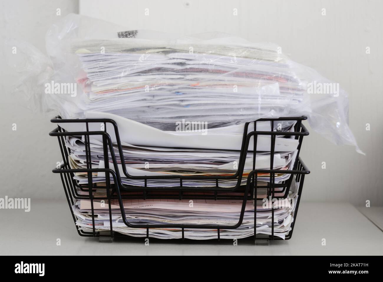 A box of office documents and papers Stock Photo - Alamy
