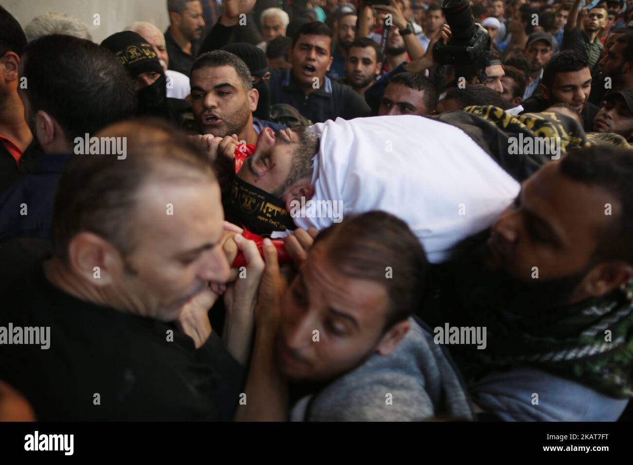 Mourners carry the body of one of fighters from the Islamic Jihad ...