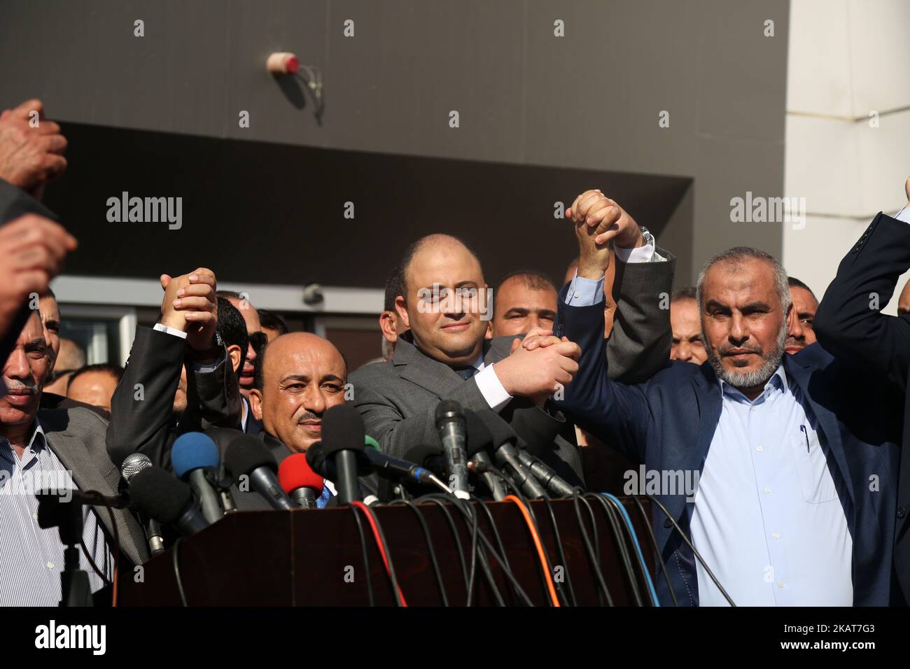 Palestinian housing minister Mufeed al-Hasayna Mufeed al-Husayna, Nazmi ...