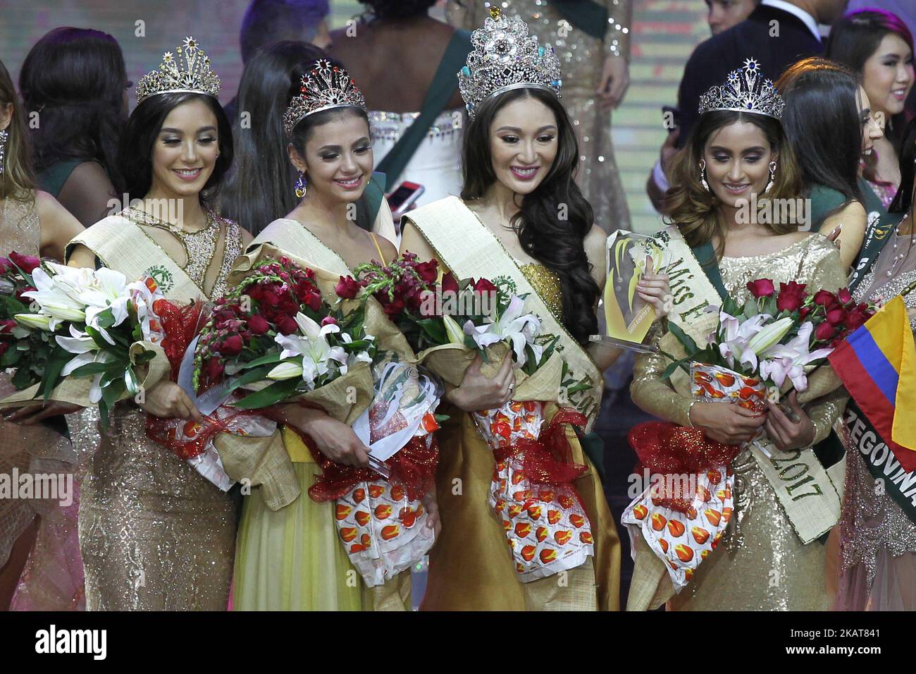 Winners: (L-R) Miss Earth-Air Nina Robertson of Australia, Miss Earth ...