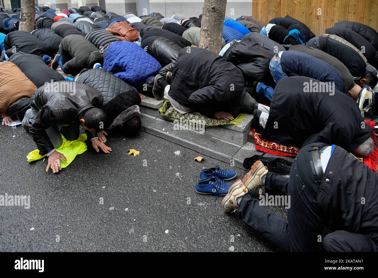 Muslim prayer on the streets of paris hi-res stock photography and ...