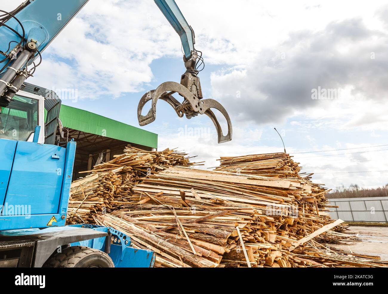 Industrial log loader at lambermill Stock Photo - Alamy