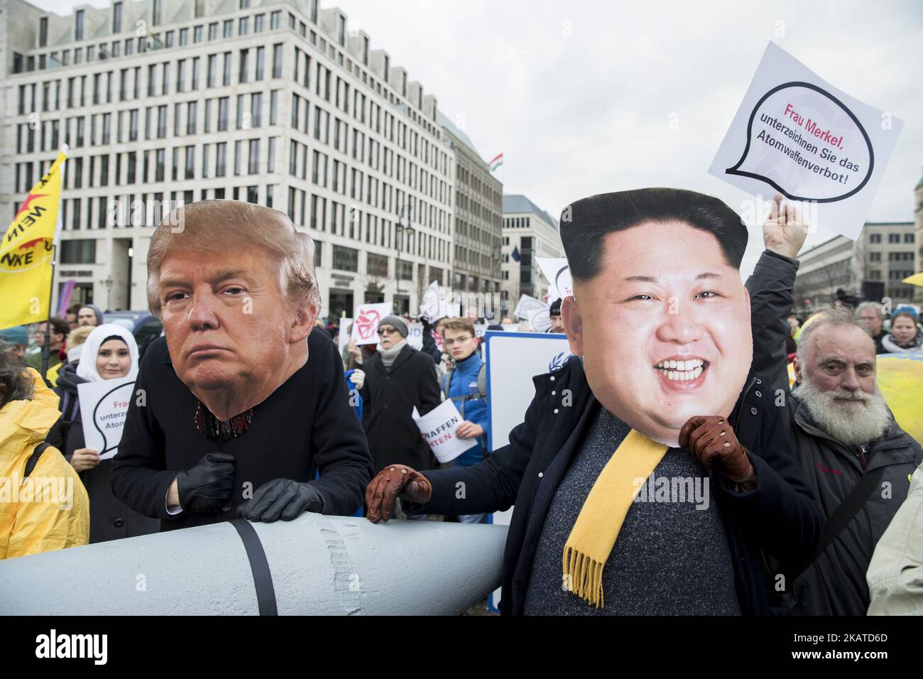 Kim jong un masks hi-res stock photography and images - Alamy
