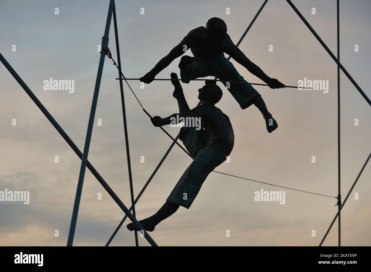 Amazing acrobatic sculptures hi-res stock photography and images - Alamy