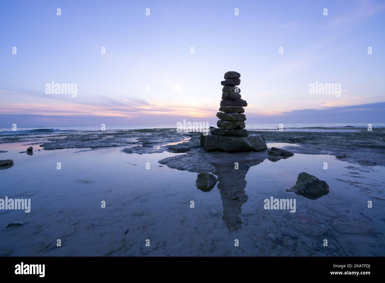 Balance on rocks hi-res stock photography and images - Alamy