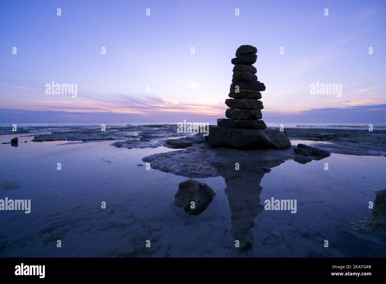 Balance rocks hi-res stock photography and images - Alamy