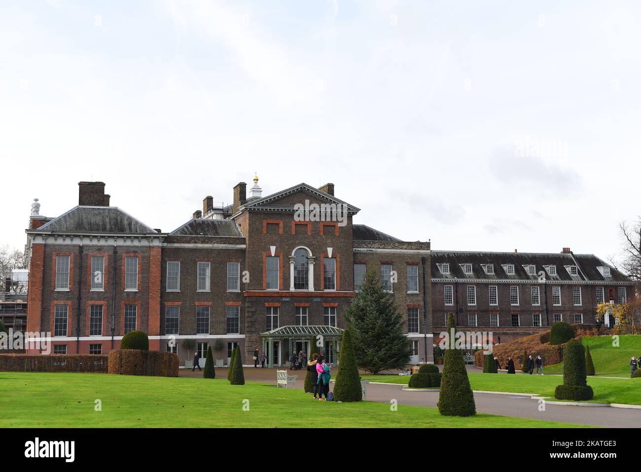 Media and people gathered outside Kensington Palace for the ...