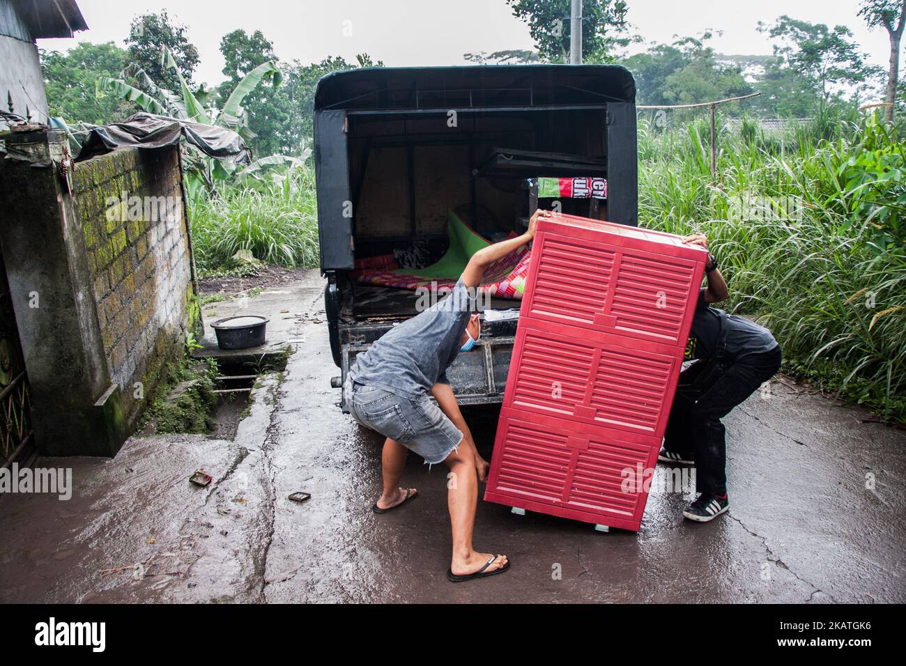 Agung volcano eruption 2017 hi-res stock photography and images - Alamy