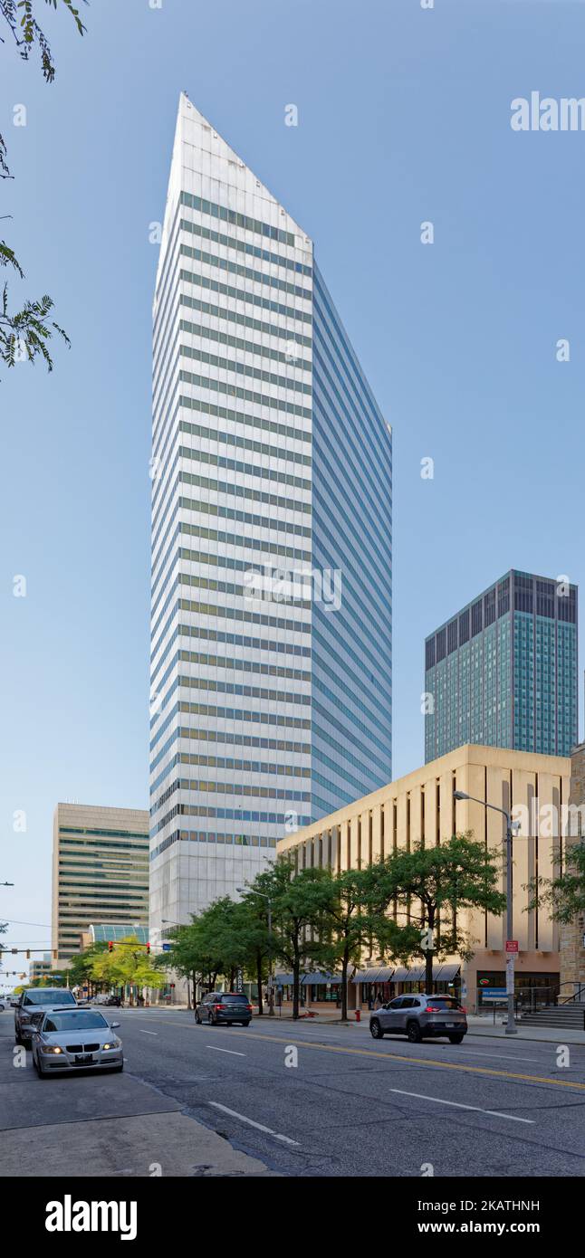 Cleveland postmodern architecture skyscraper hi-res stock photography ...