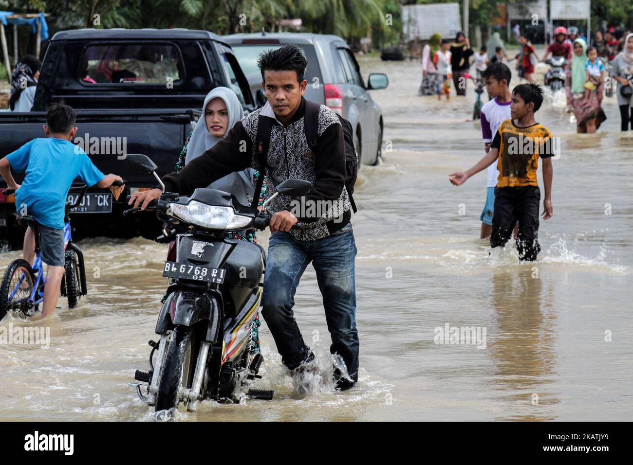 Rain causing puddles hi-res stock photography and images - Alamy