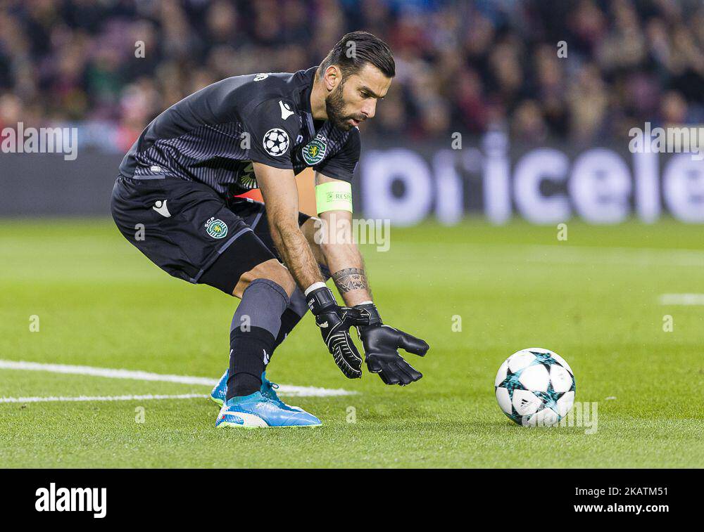 Sporting CP goalkeeper Rui Patricio (1) during the match between FC ...