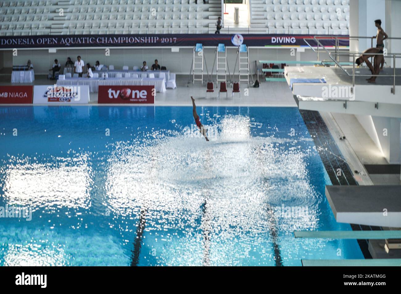 An athlete jumps in Indonesia Open Aquatic Championship (IOAC) at the ...
