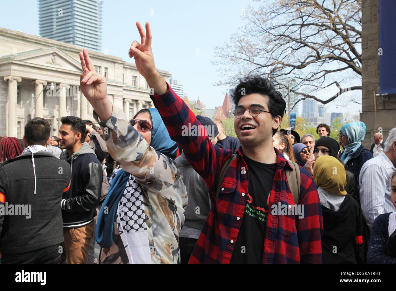 Palestinian prisoners peace sign hi-res stock photography and images ...