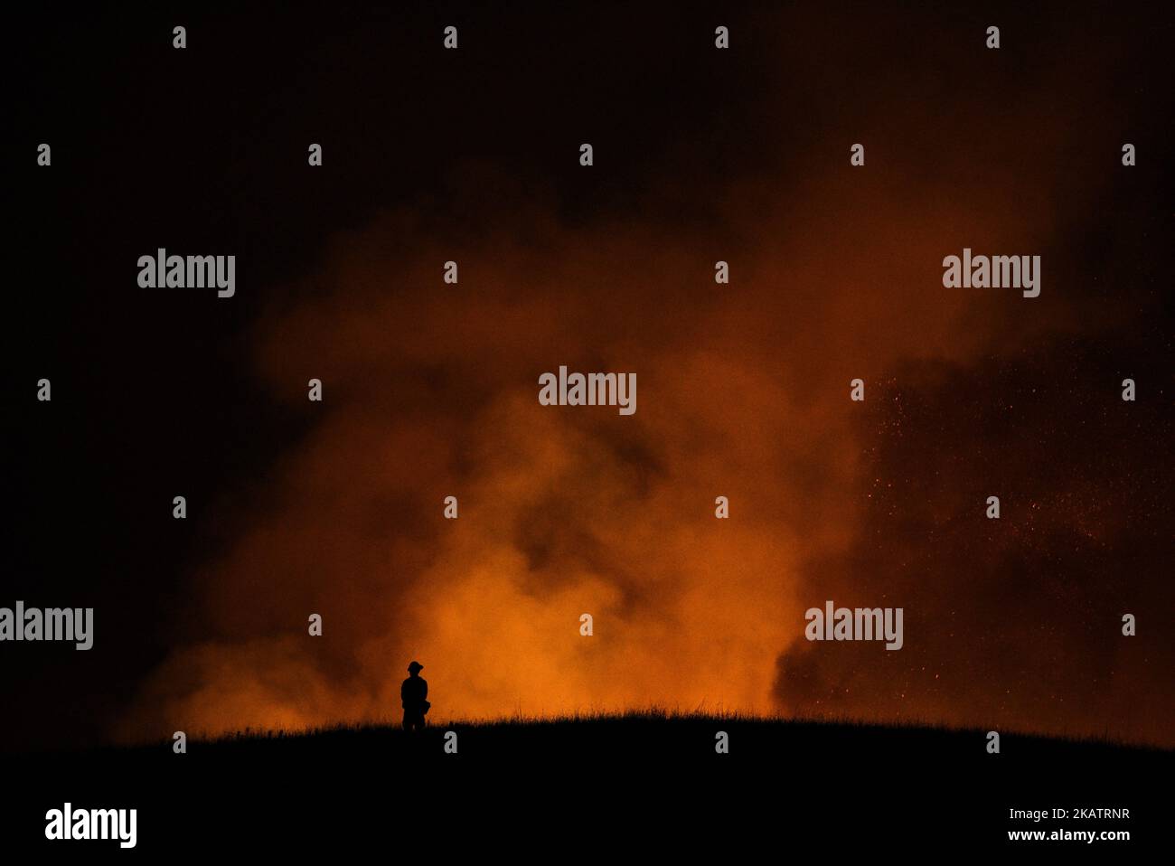 Firefighter Nick Tyler monitors the Thomas wildfire as it burns in the ...