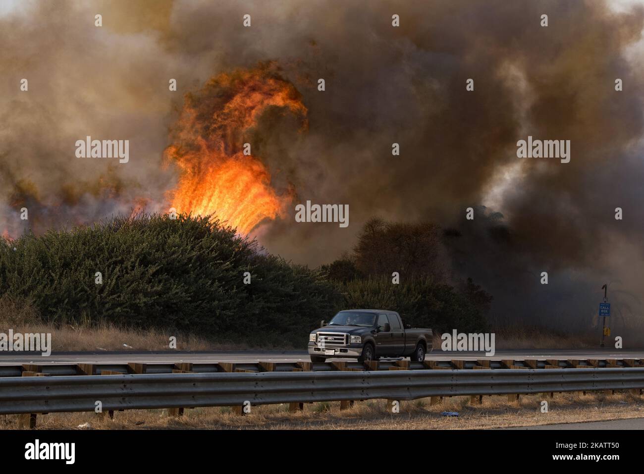 The Thomas wildfire burns along the 101 freeway near Faria Beach in ...
