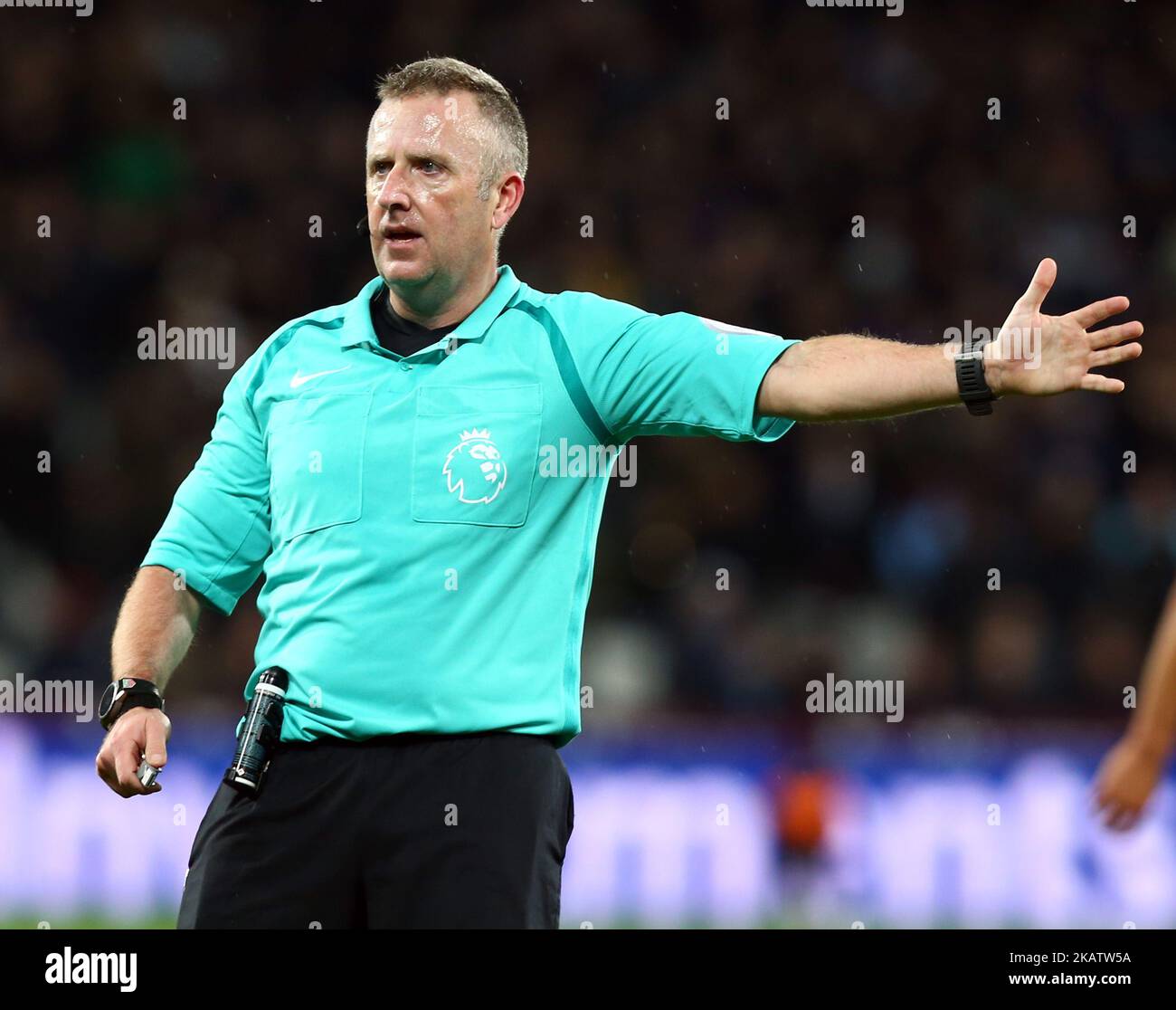 Referee Jonathan Moss during Premier League match between West Ham ...