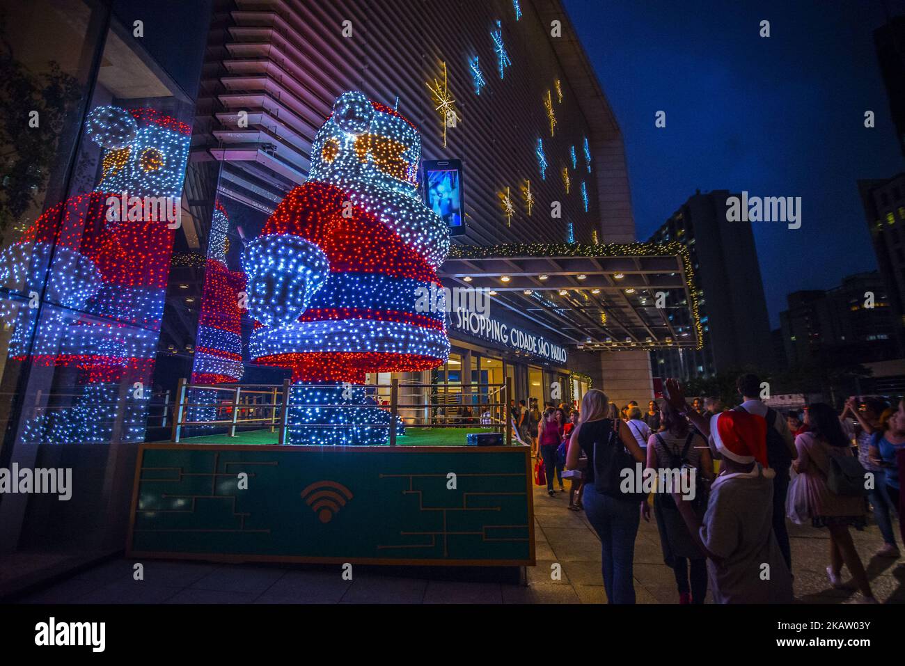 Brothers selling candy in the lighthouse are charmed by giant LED Santa ...
