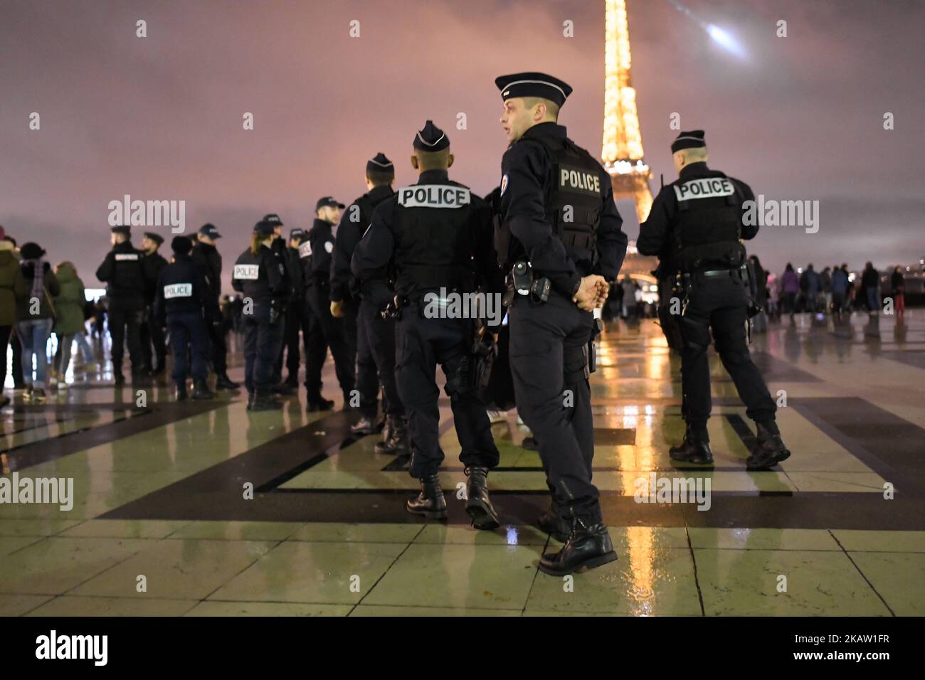 Angry mob hi-res stock photography and images - Alamy