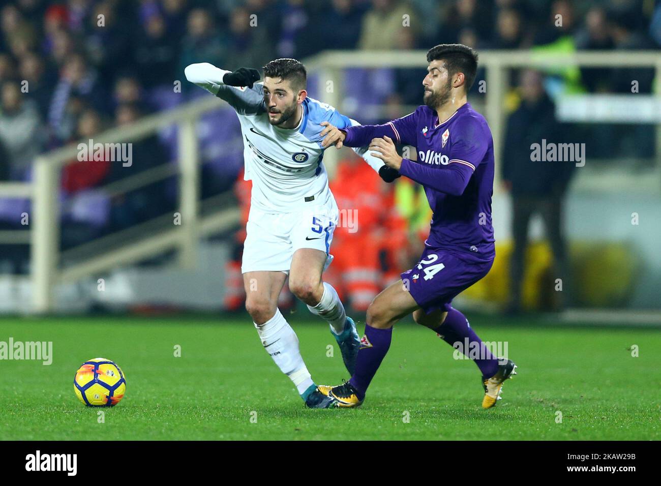 Roberto Gagliardini of Internazionale and Marco Benassi of Fiorentina ...