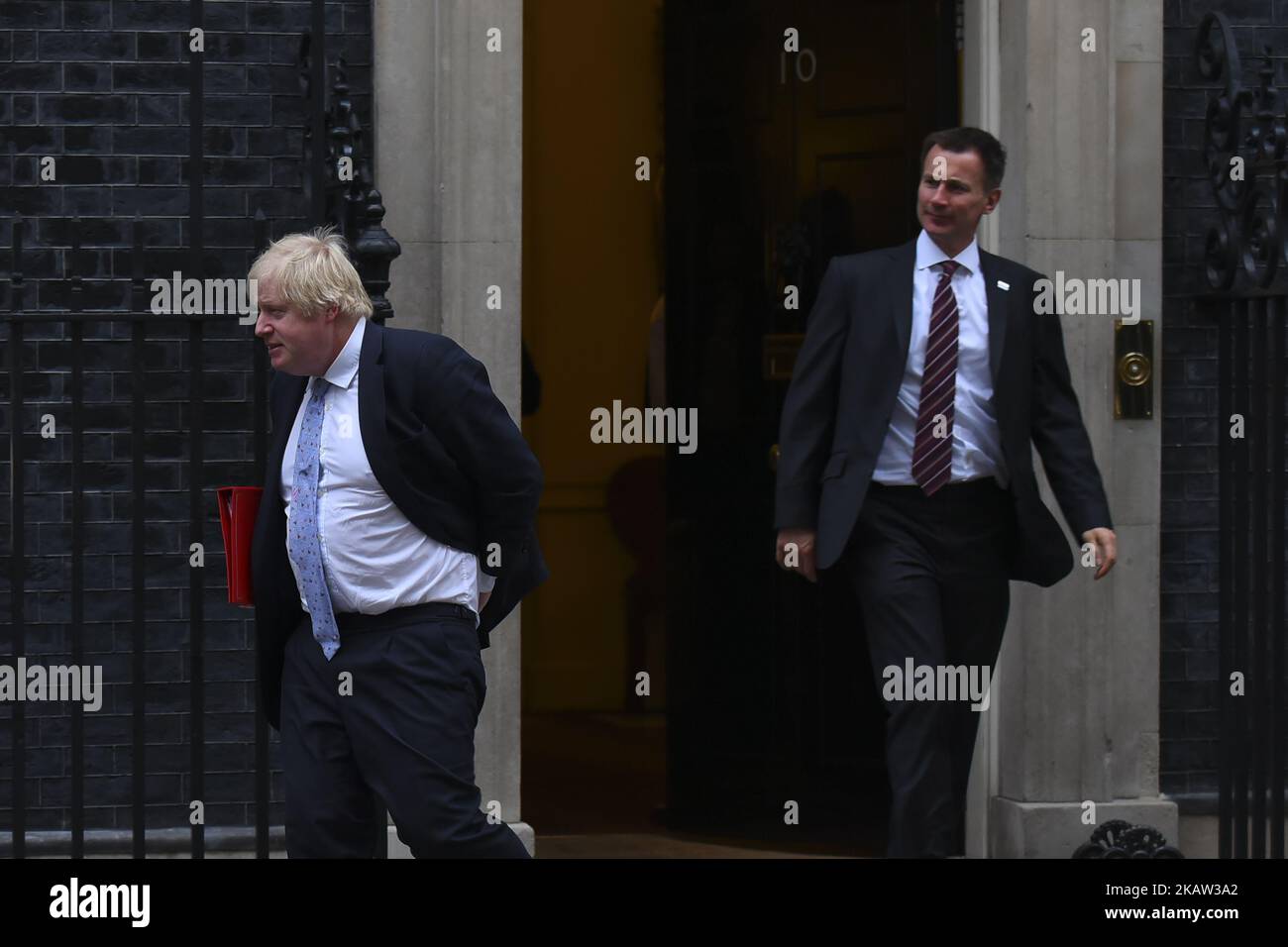 Foreign Secretary Boris Johnson (L) and Health Secretary Jeremy Hunt ...