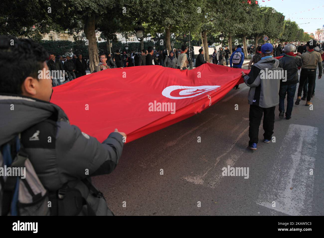 Giant tunisian flag hi-res stock photography and images - Alamy
