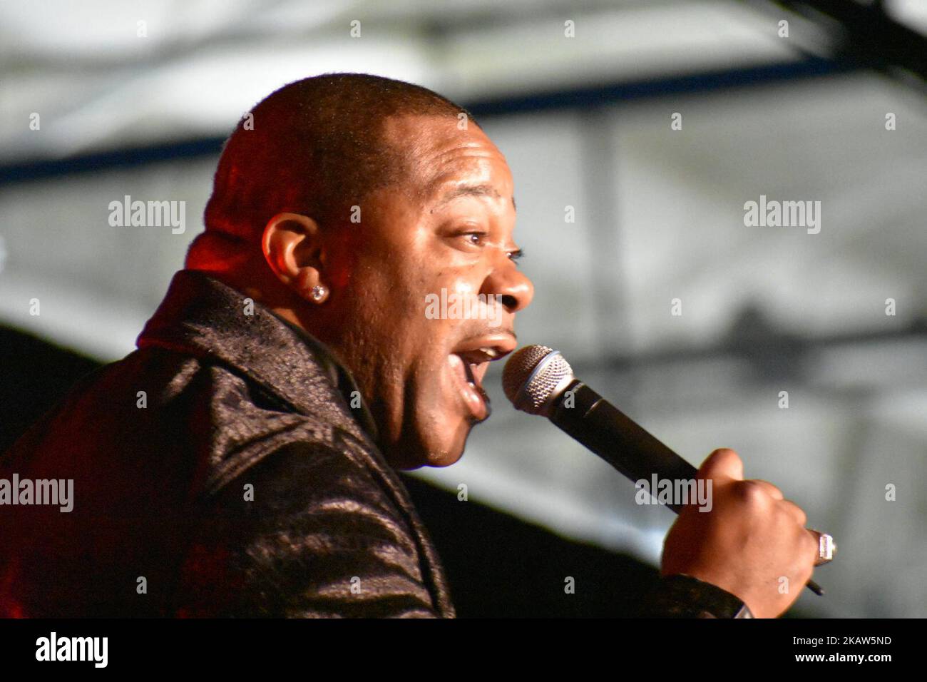 Busta Rhymes performs at the New Jersey Inaugural Millennial Concert at ...