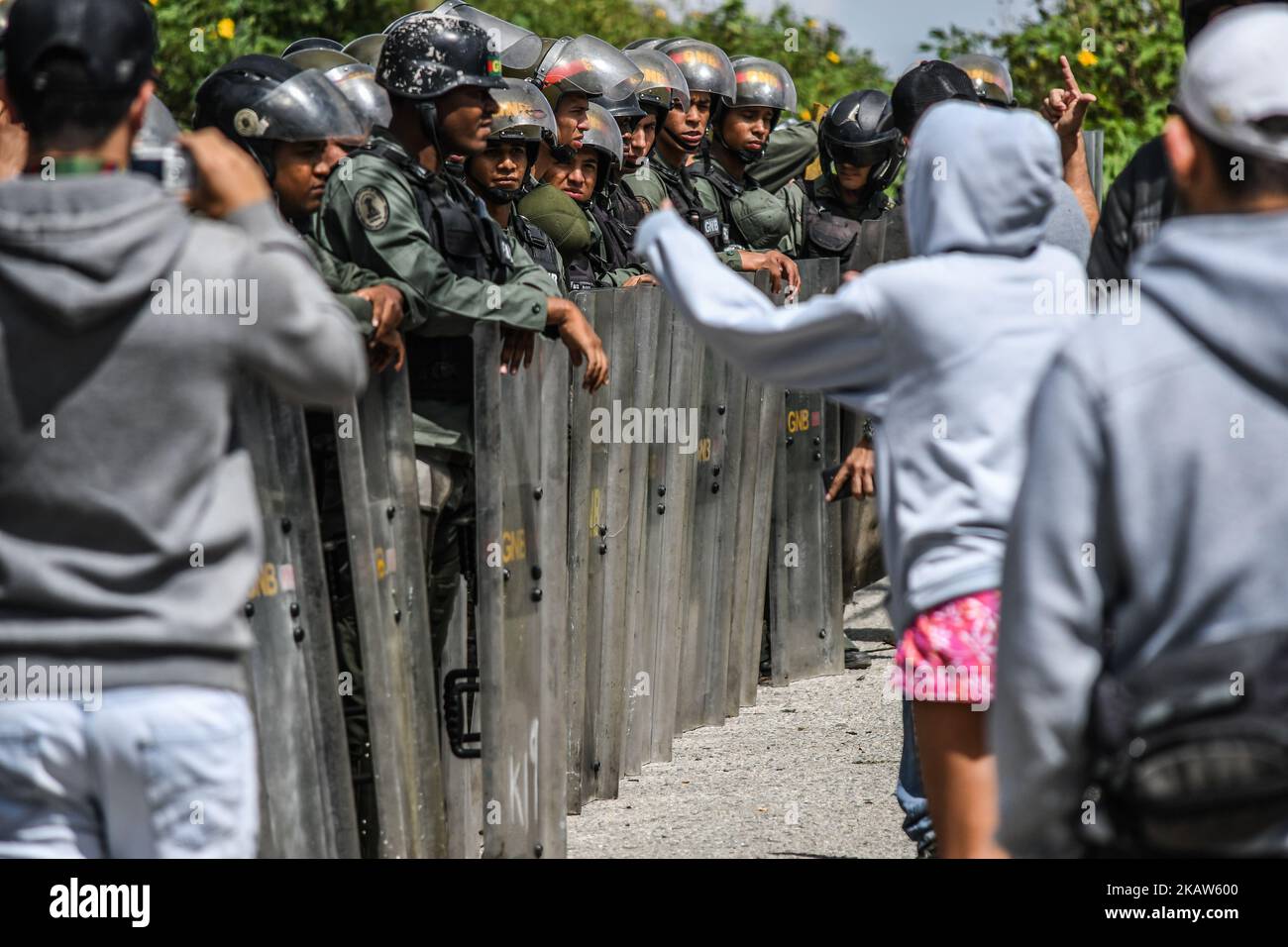 Venezuelan national police officers hi-res stock photography and images ...