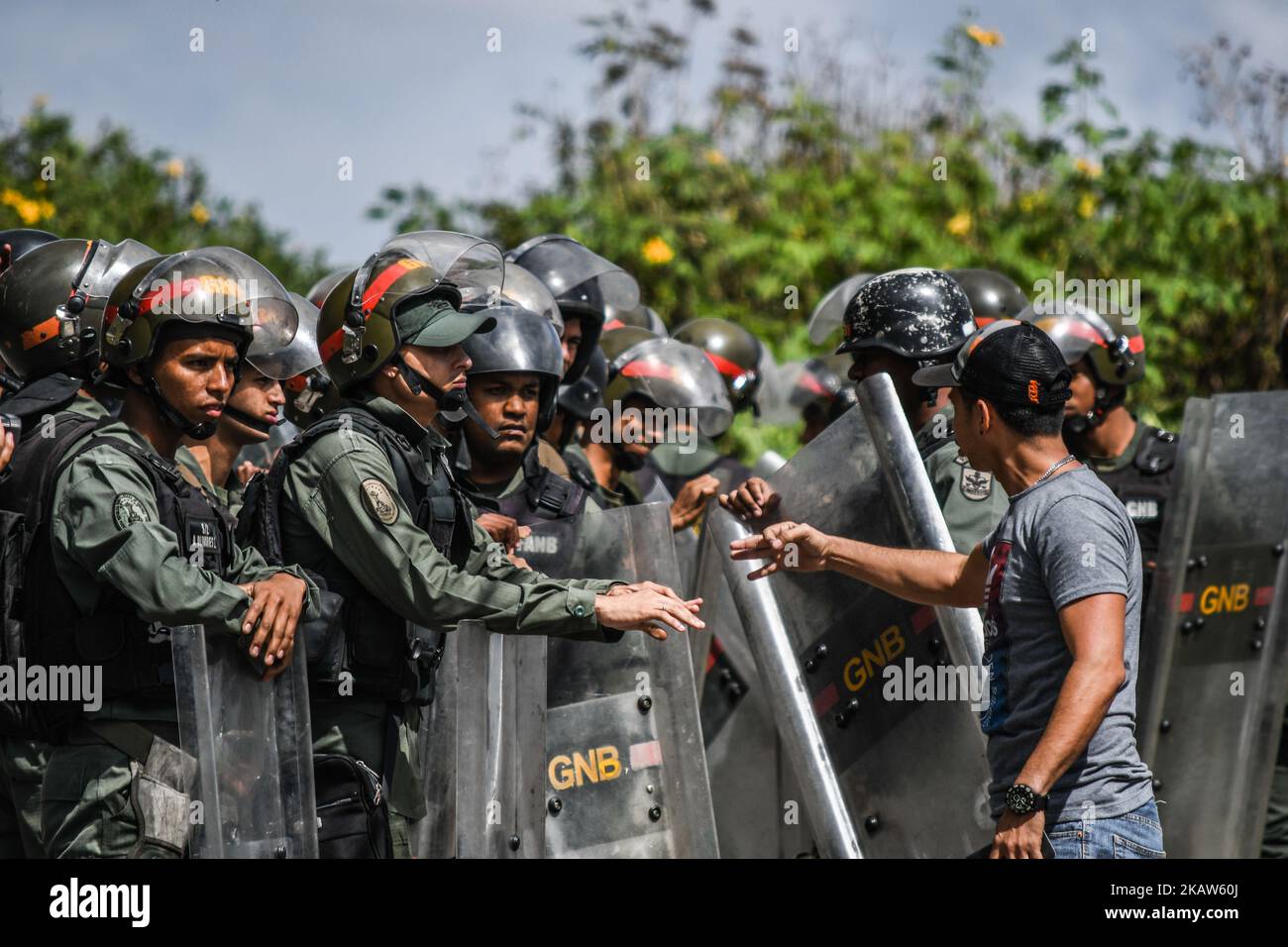 Venezuelan national police officers hi-res stock photography and images ...