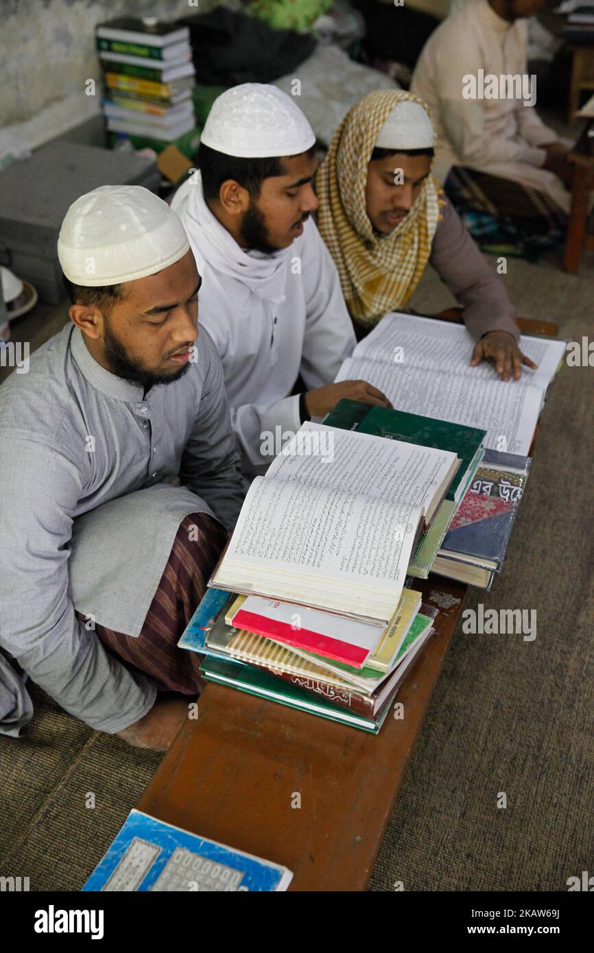 Madrasa students hi-res stock photography and images - Alamy