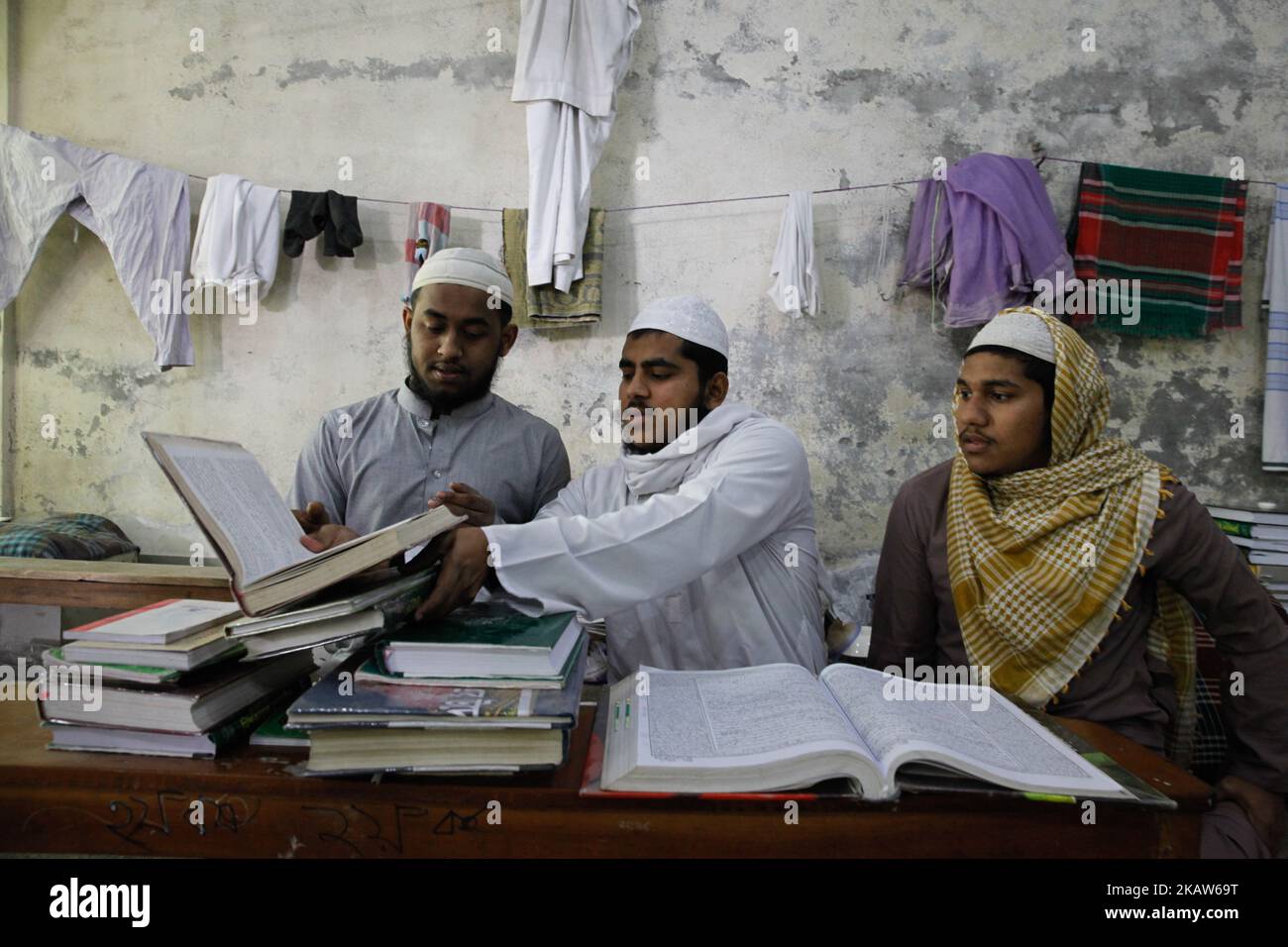 Madrasa students hi-res stock photography and images - Alamy
