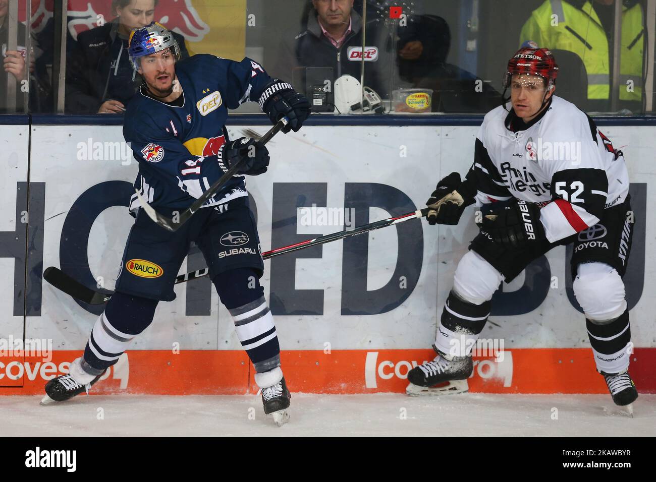 Alexander Sulzer of Koelner Haie vies Steve Pinizzotto of Red Bull ...
