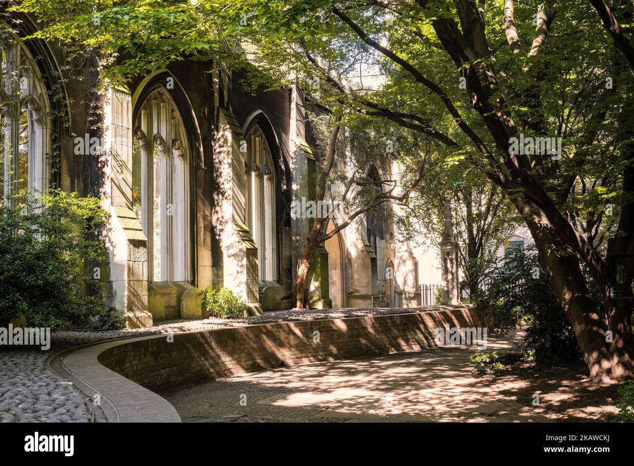 St Dunstan in the East Church Garden, London, London UK Stock Photo - Alamy