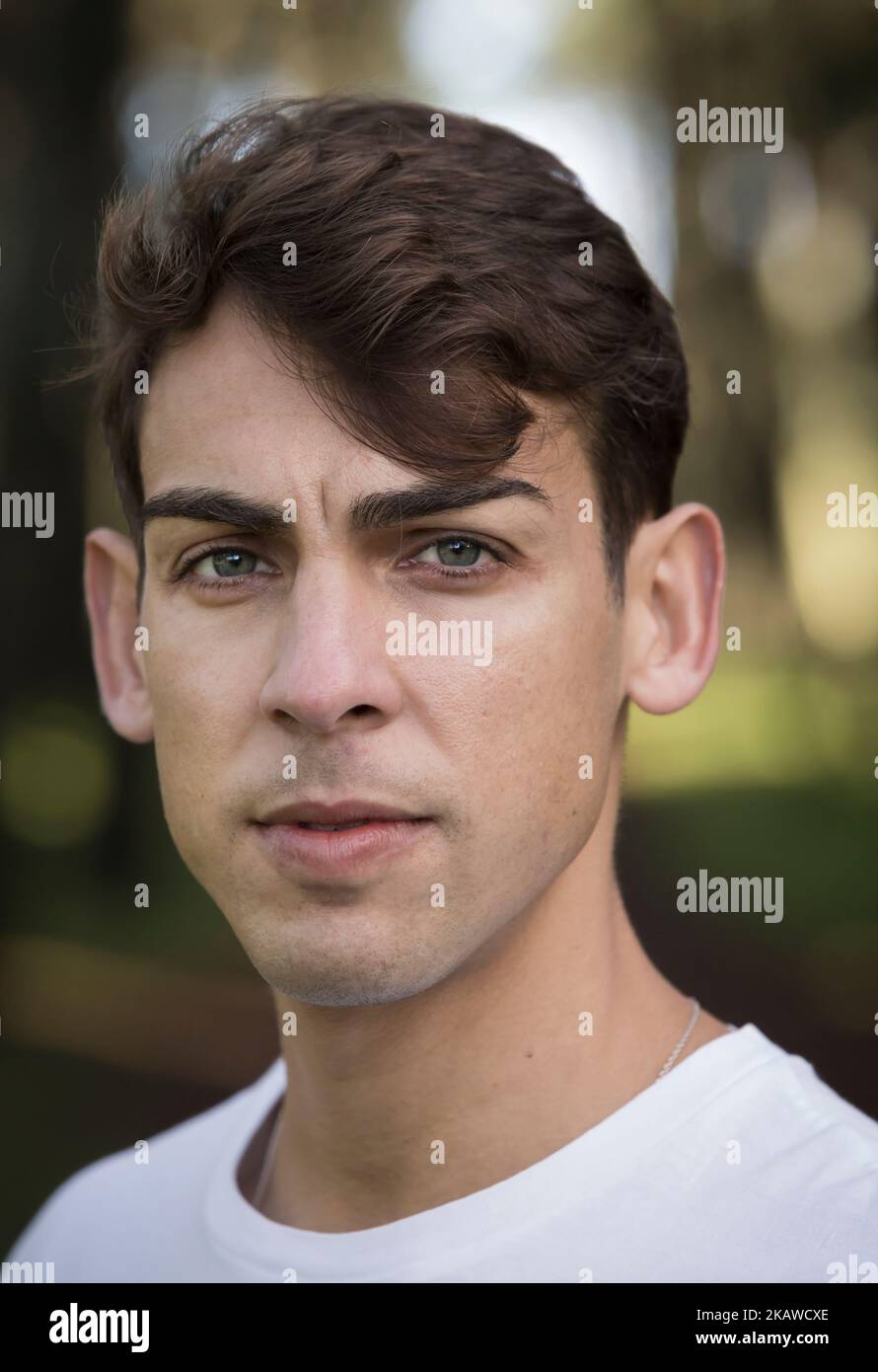 A blue eyed attractive white man looking forward Stock Photo - Alamy