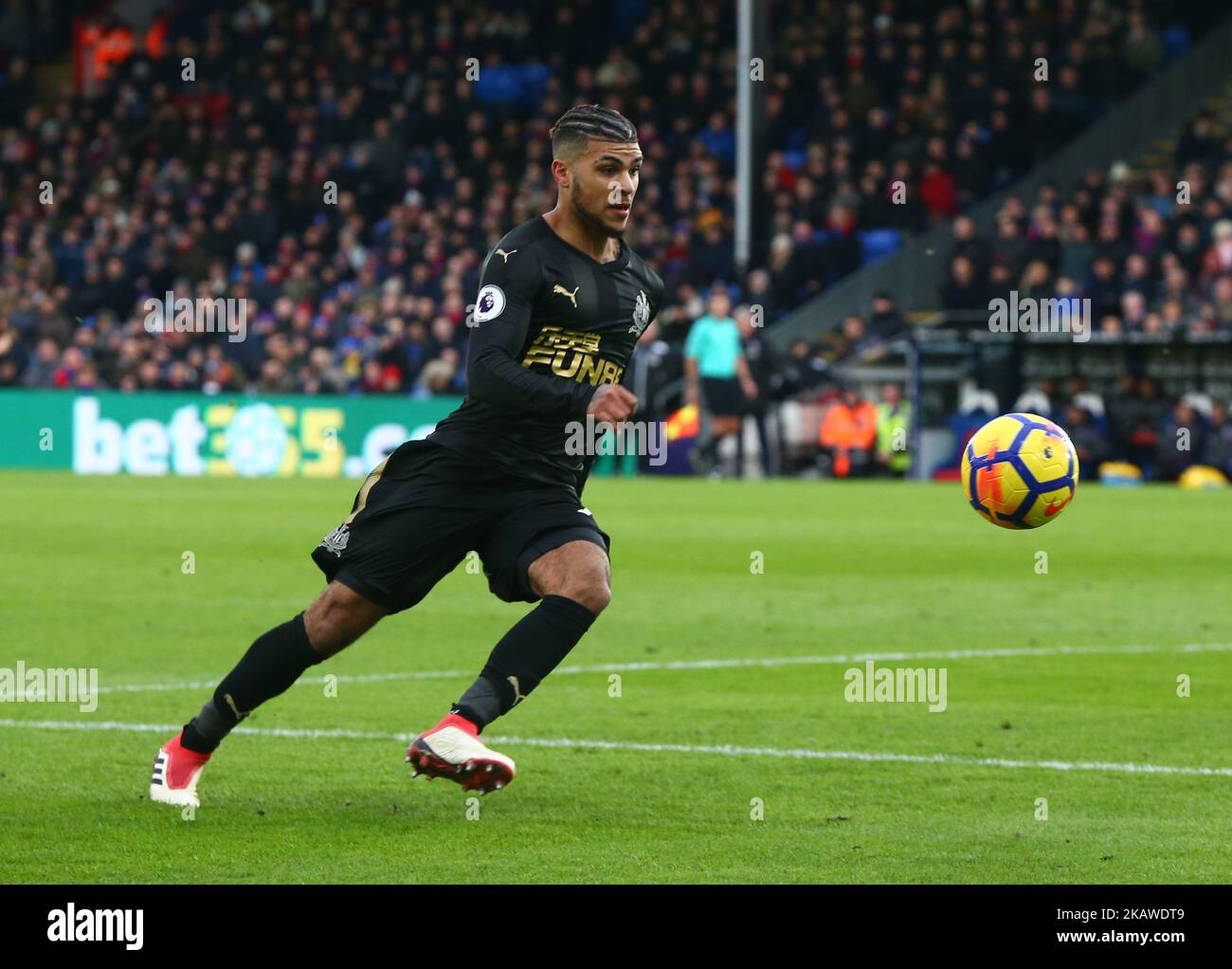 Newcastle United's DeAndre Yedlin during Premier League match between ...