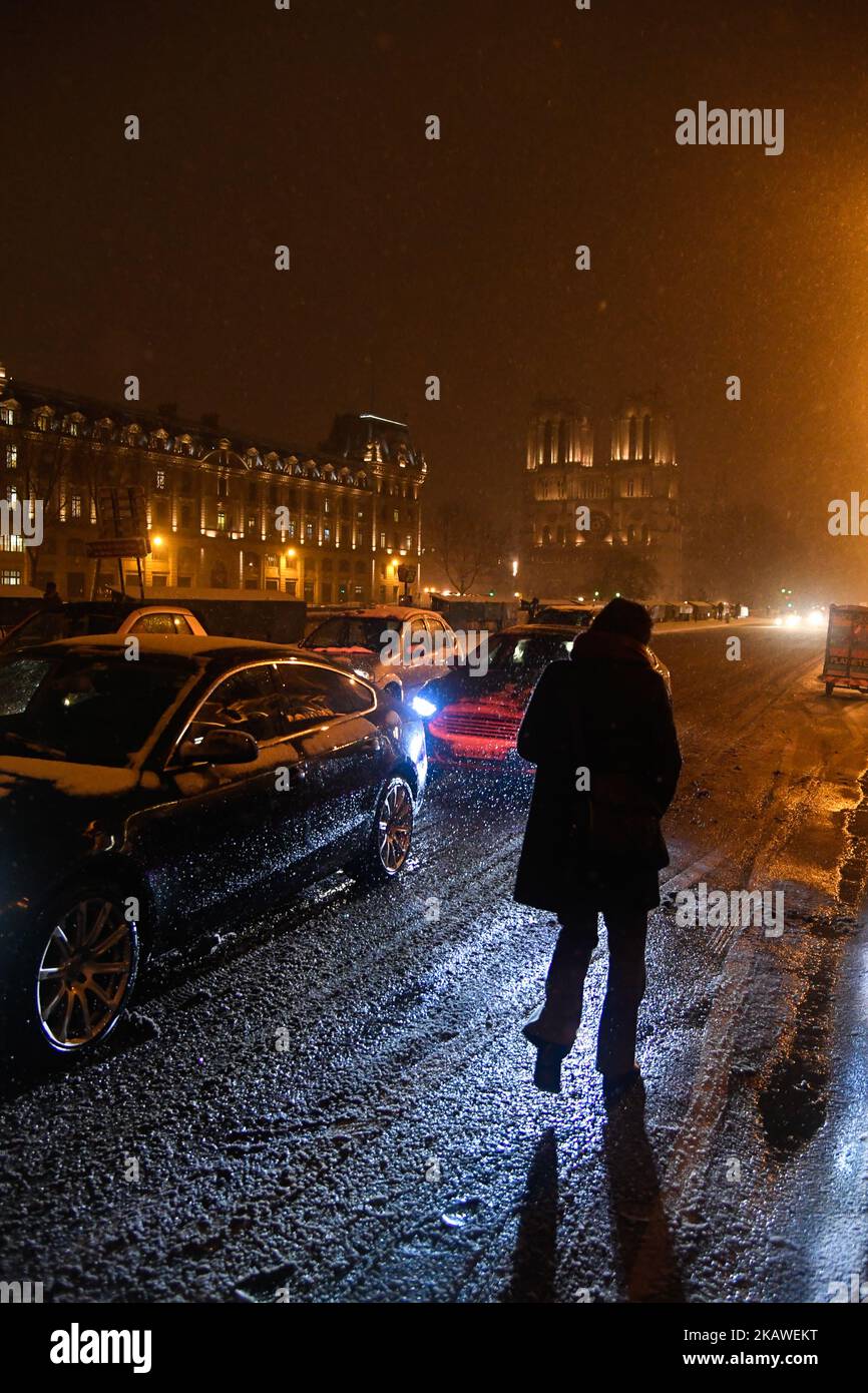 Paris france winter snow storm hi-res stock photography and images - Alamy