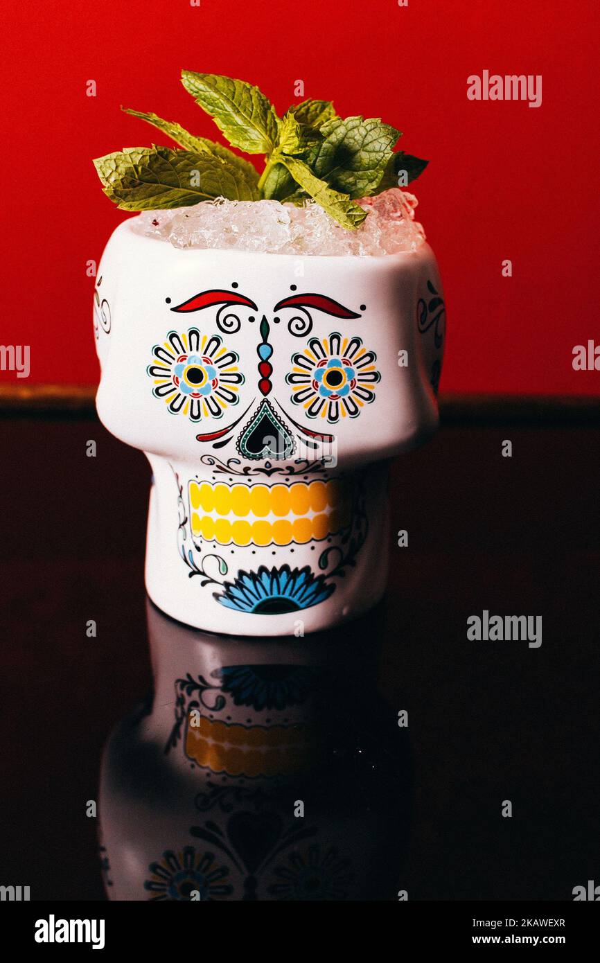 Skull and leaves hi-res stock photography and images - Alamy