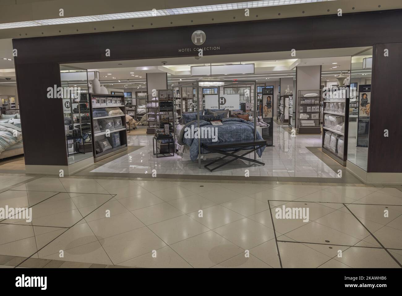 New york macy's indoor hi-res stock photography and images - Alamy