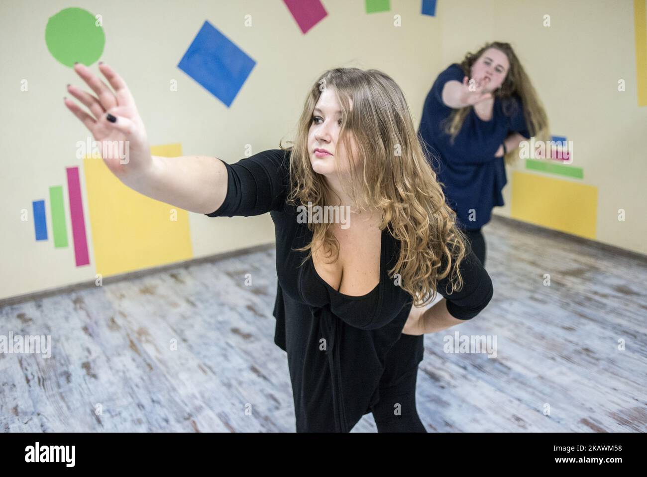 Plus size women exercising hi-res stock photography and images - Alamy