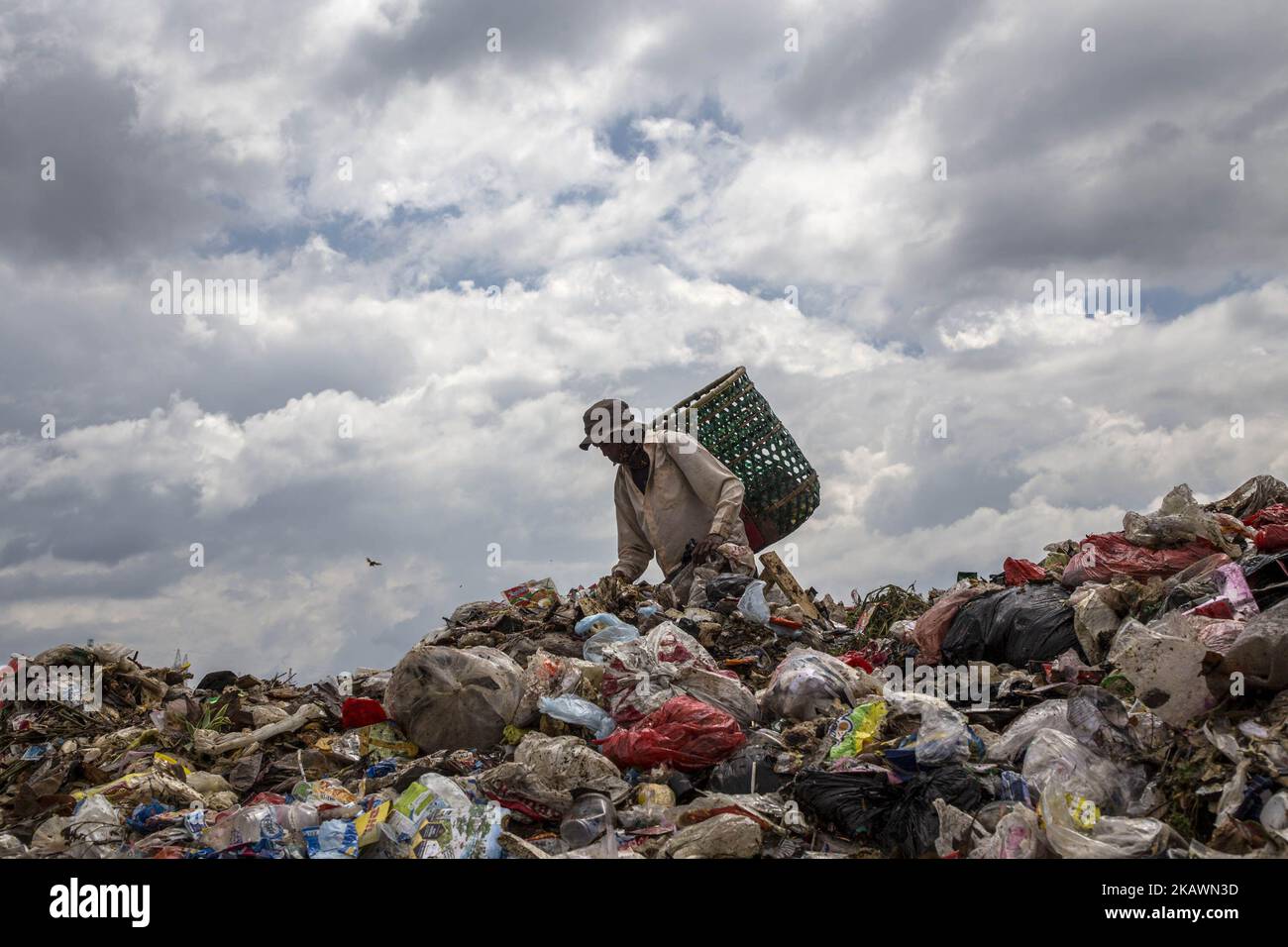 Scavengers finding garbages that can be reused at the waste management ...