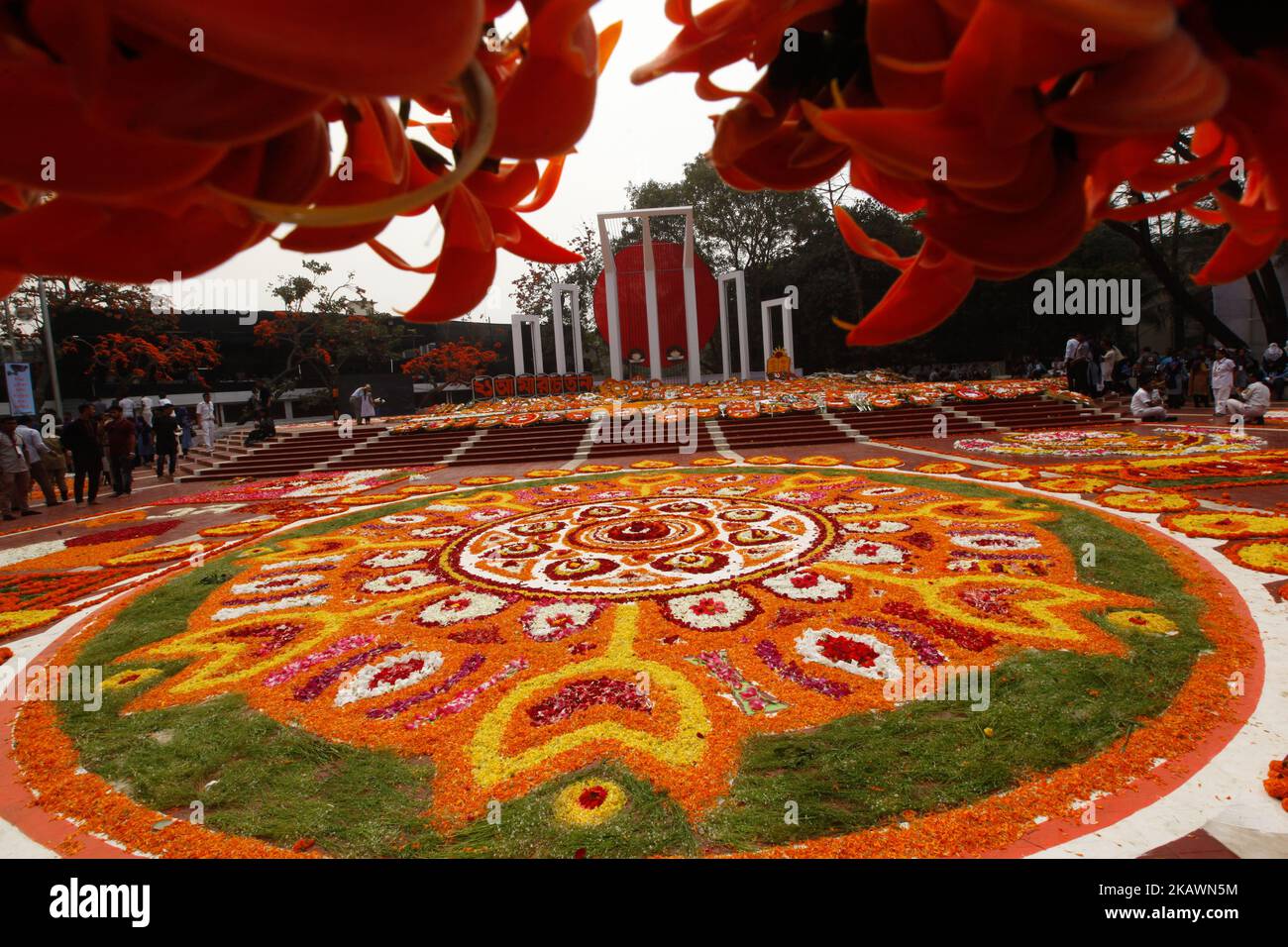 Bangladeshi girls decorates the Dhaka Central Shaheed Minar, or Martyr ...