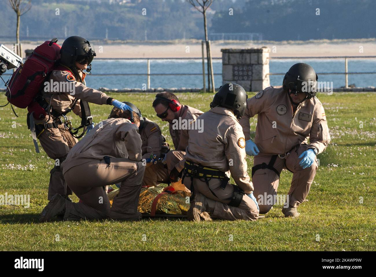 The crew of a cougar helicopter of the Spanish army proceeds to the ...