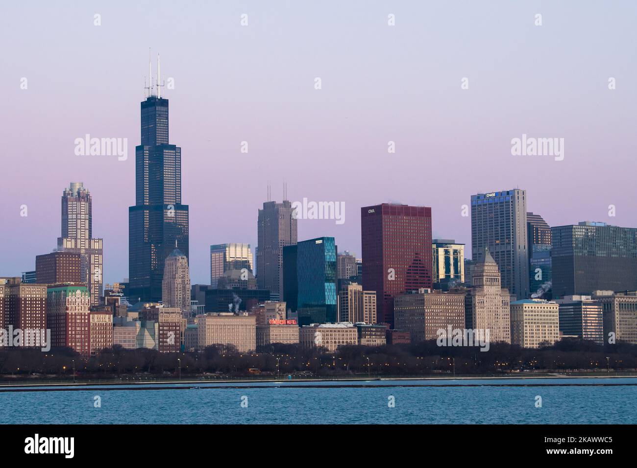 Views of the sun rising to illuminate the Chicago skyline from the ...