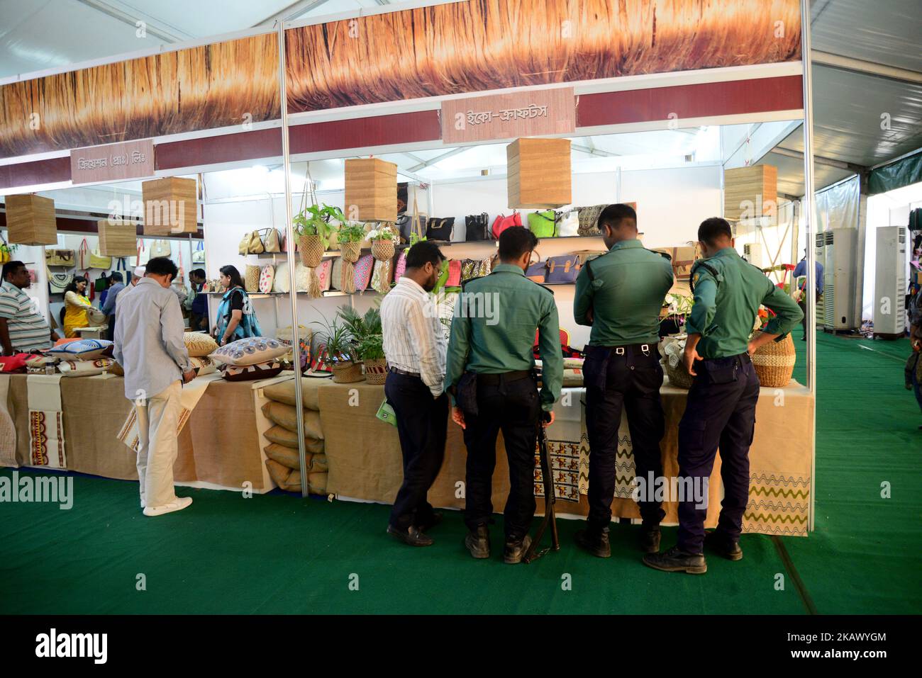 Jute center hi-res stock photography and images - Alamy