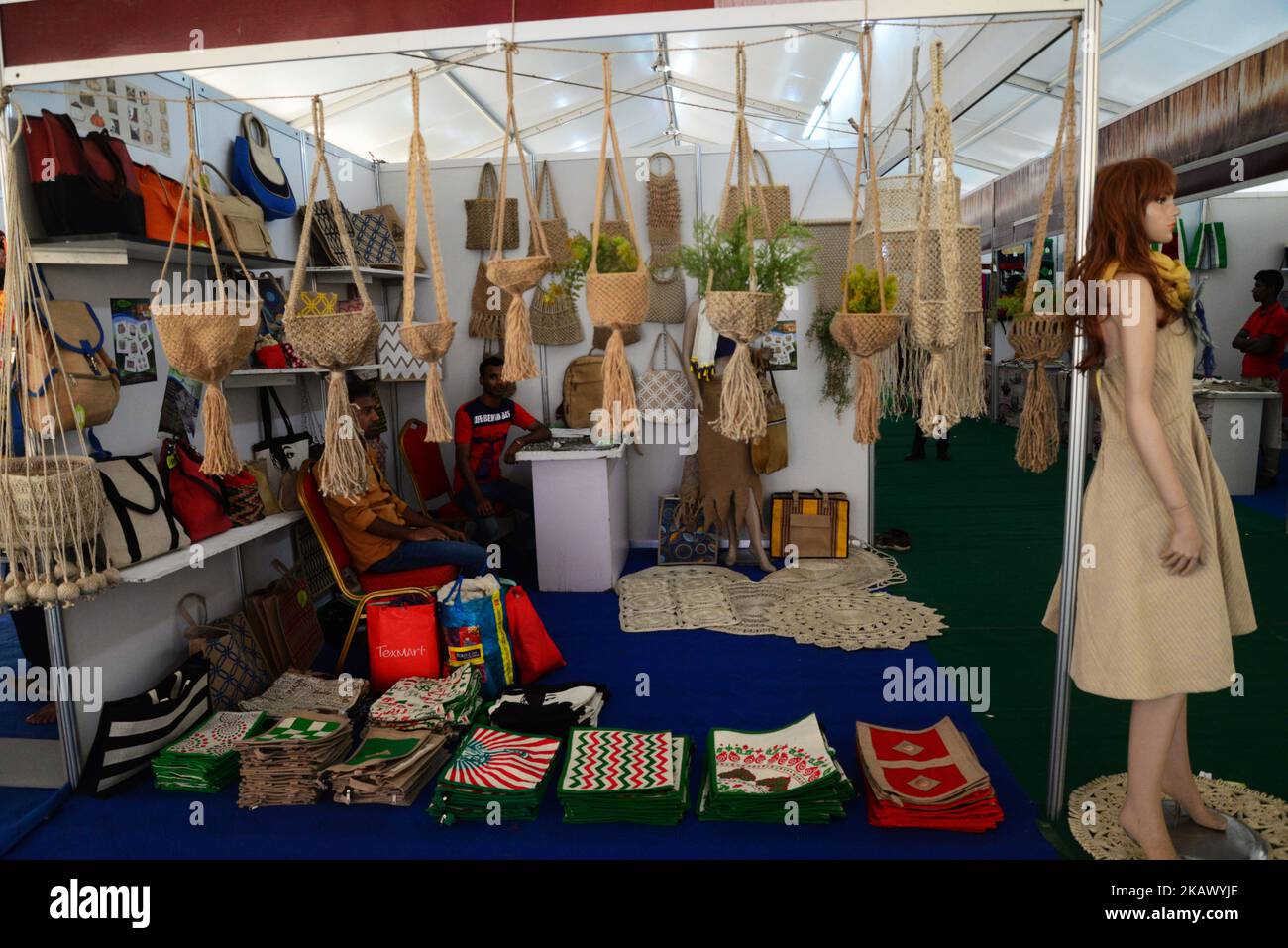 Jute center hi-res stock photography and images - Alamy