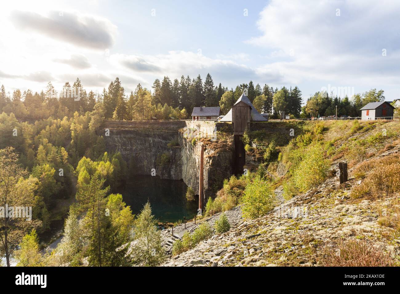 Beautiful Kiesslichburch with buildings around Thuringian Slate Park ...