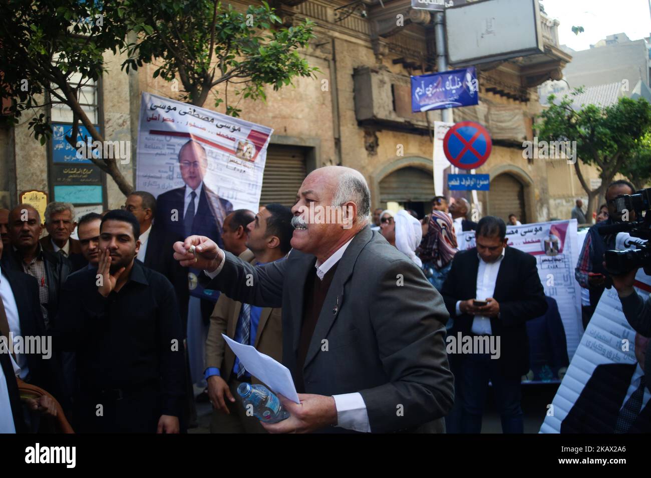 Supporters of Presidential candidate and leader of the Liberal el-Ghad ...
