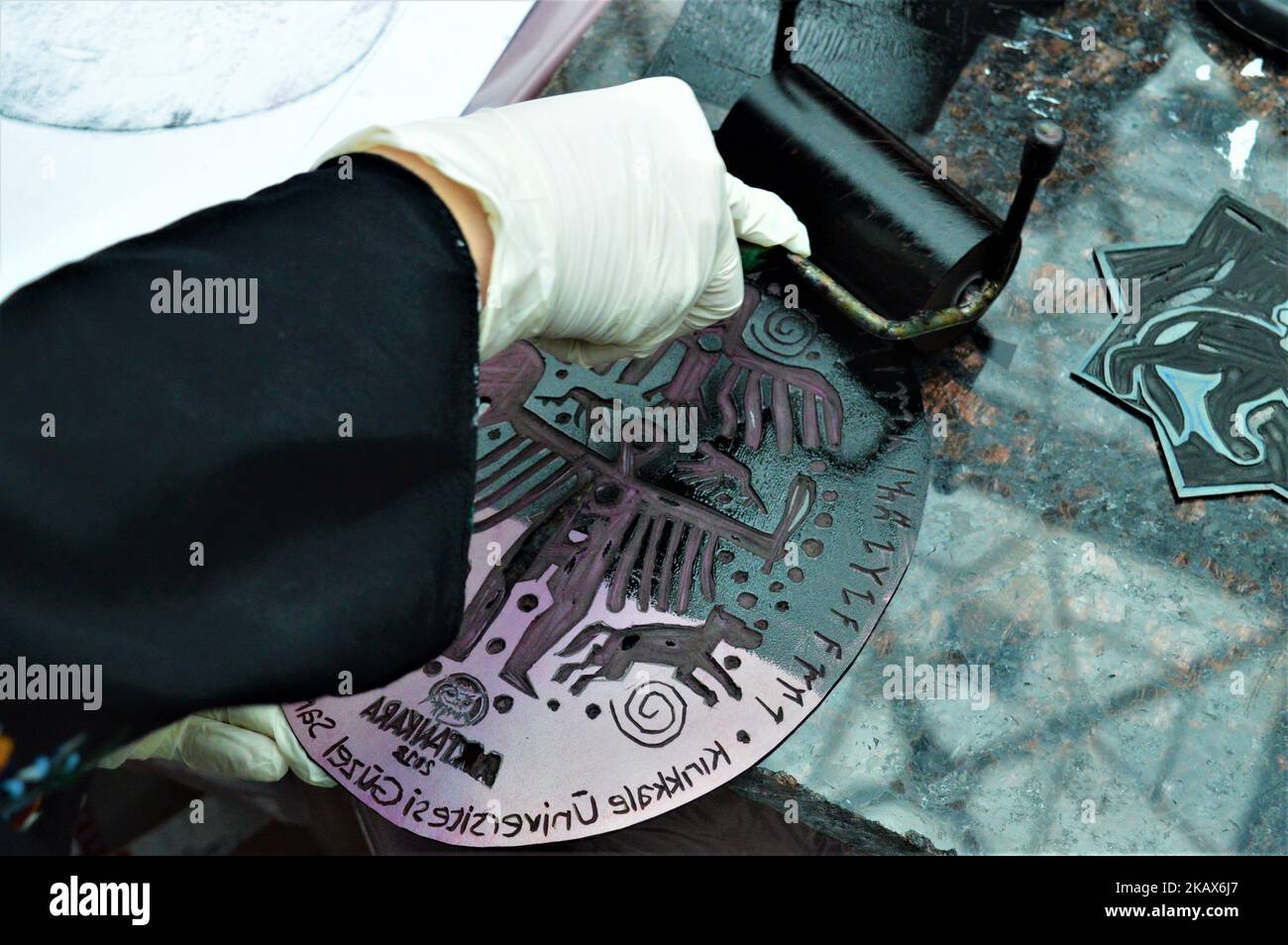 A printmaking performance by Kirikkale University Faculty of Fine Arts ...